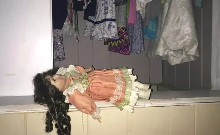 Mom's Viral, "Doll in the Hall" Is The Perfect Halloween Prank To Pull ...