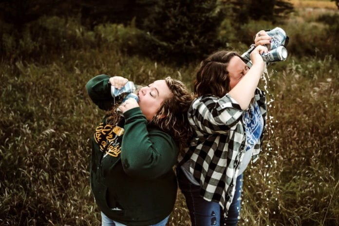 Two Best Friends Commemorate Their Friendship In Epic Drunk Photo Shoot ...