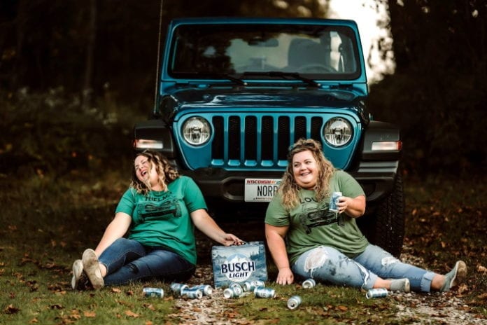 Two Best Friends Commemorate Their Friendship In Epic Drunk Photo Shoot ...