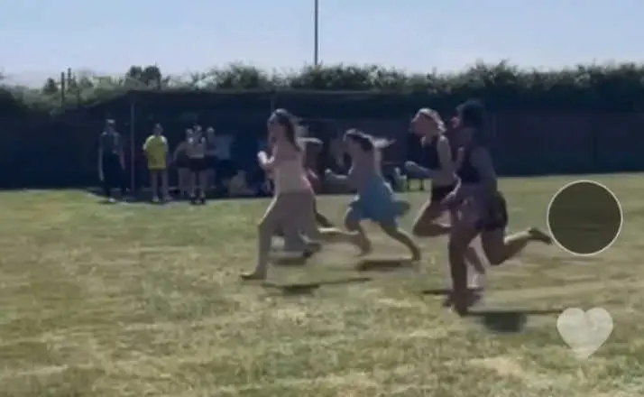 Mom Faceplants During "Mums Race" At Daughter's Sports Day; Moons Crowd ...